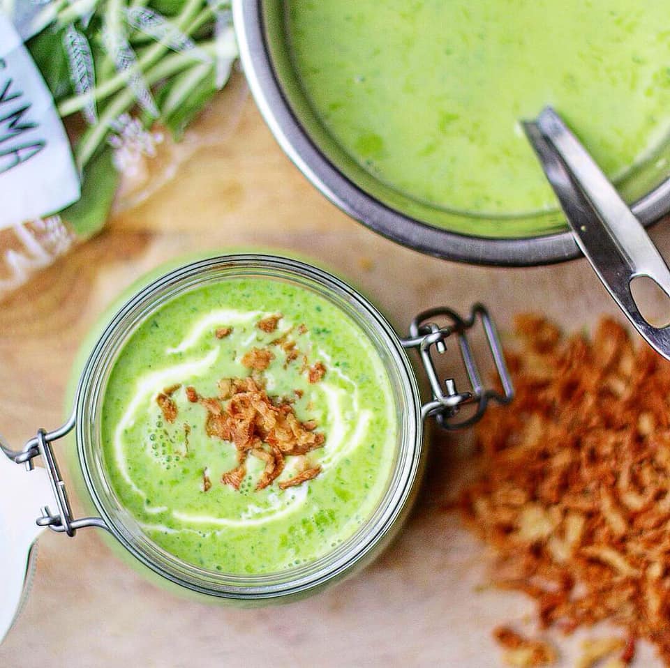 Medvehagyma krémleves buggyantott tojással - Gastrolin